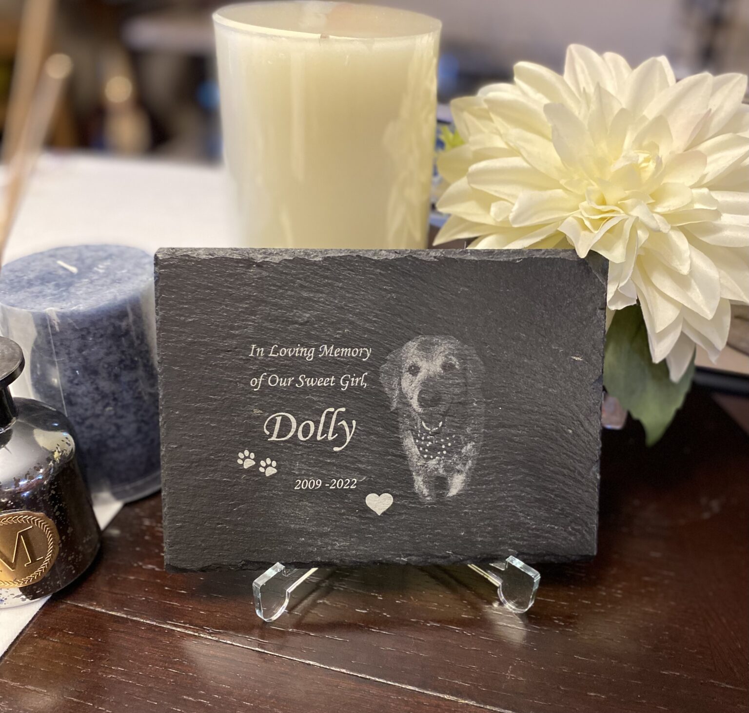 Slate pet memorial | Display stand included